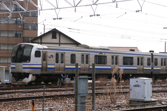 E217系Y-131編成がｸﾓﾔ143 52に引かれて工場へ - ガタゴト日誌