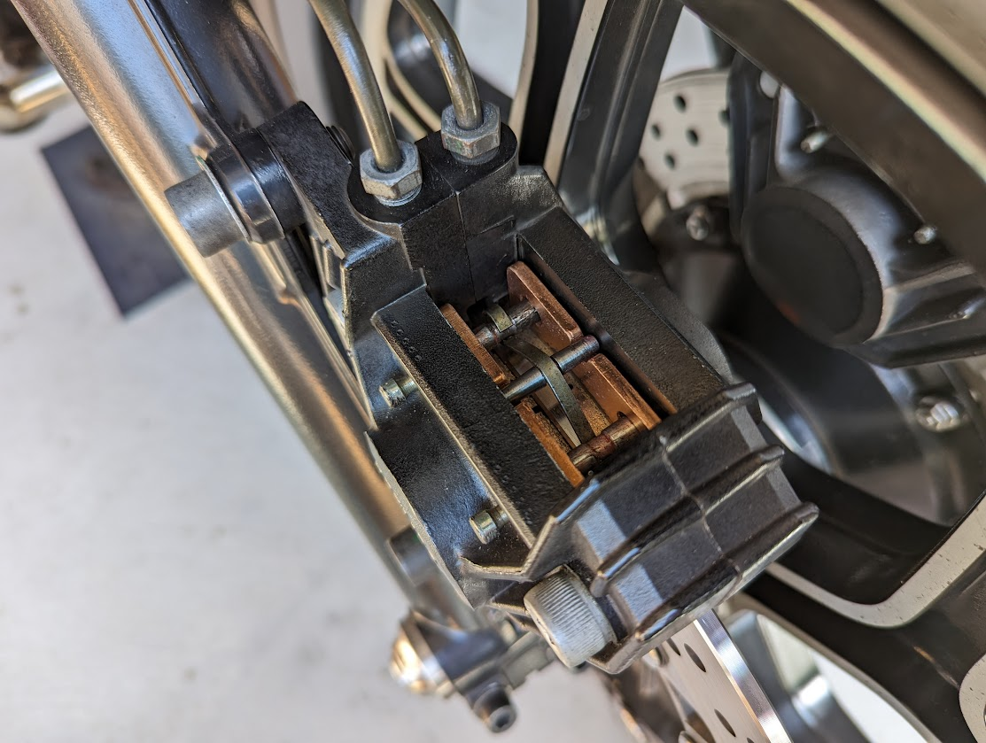 ブレーキパッドの交換 - 1989年式 BMW R100RS の備忘録