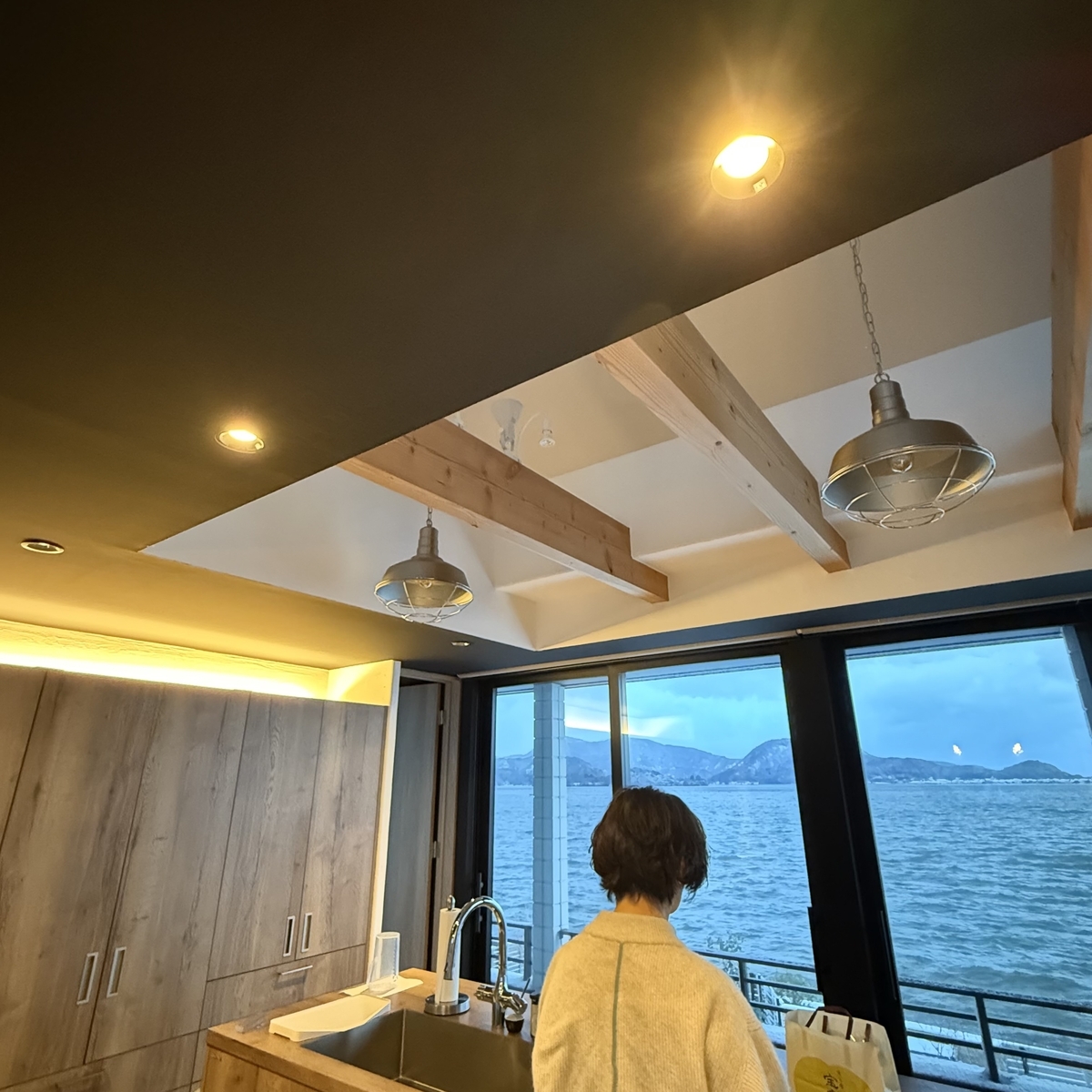 明日から“黒漆喰”の塗装工事開始。 - 海一列目のAtelier日記 by Ikeda Art Planet