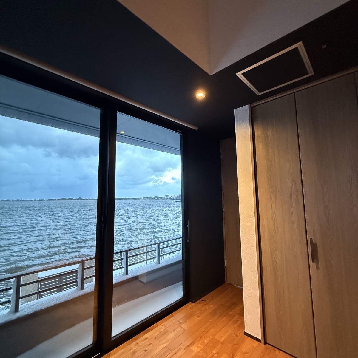 明日から“黒漆喰”の塗装工事開始。 - 海一列目のAtelier日記 by Ikeda Art Planet