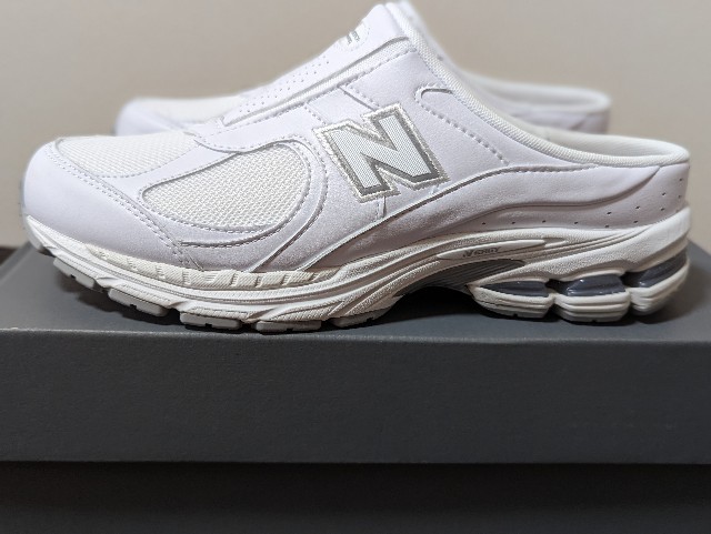 BEAMSとのコラボで洗練されたデザインのニューバランスM2002 RM3 - ipemoの日記