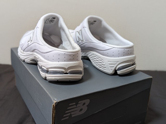 BEAMSとのコラボで洗練されたデザインのニューバランスM2002 RM3 - ipemoの日記