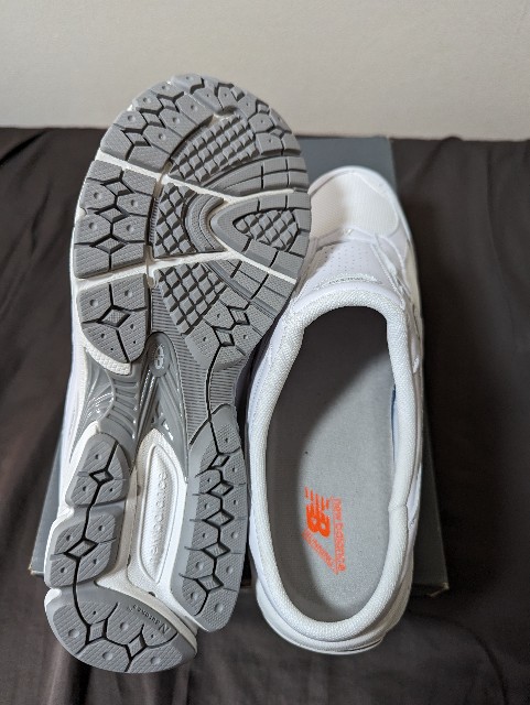 BEAMSとのコラボで洗練されたデザインのニューバランスM2002 RM3 - ipemoの日記