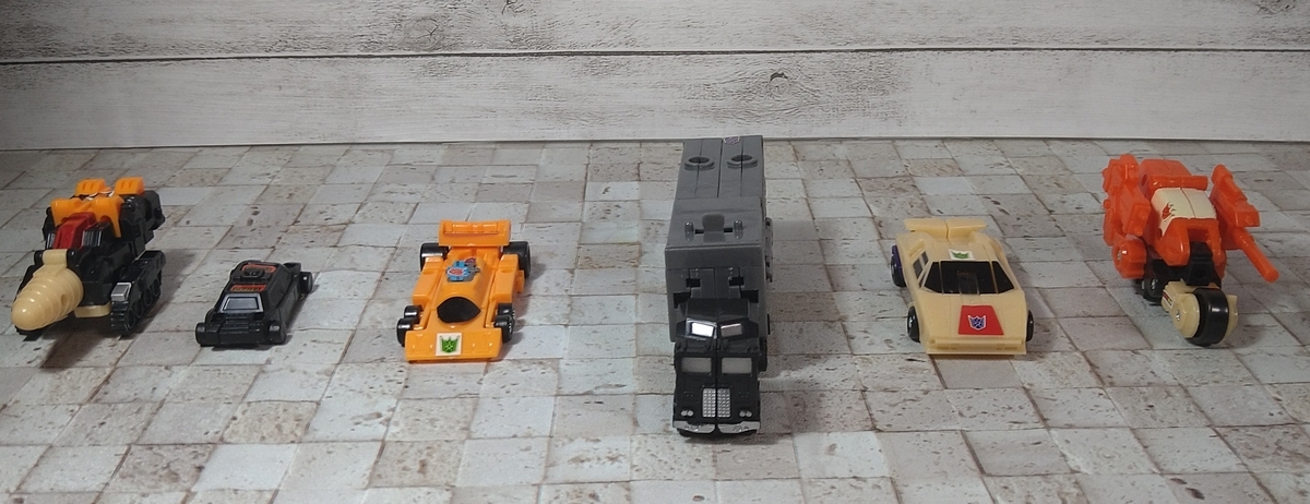 同じようで別人？縮小？G1メナゾールの偽物！！その名もフレイターパン！FREIHTERPAN トランスフォーマーKO レビュー review ...