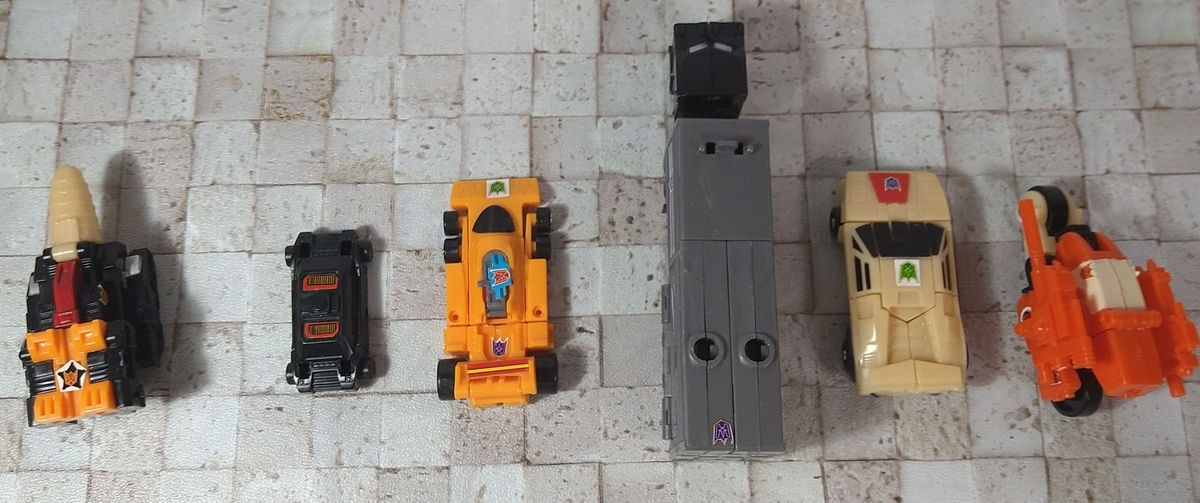 同じようで別人？縮小？G1メナゾールの偽物！！その名もフレイターパン！FREIHTERPAN トランスフォーマーKO レビュー review ...