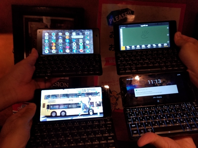 【Cosmo Communicator】発売前にユーザーイベントで初披露。サブ液晶、デュアルSIM、eSIM、キーボードバックライト、高速処理 ...