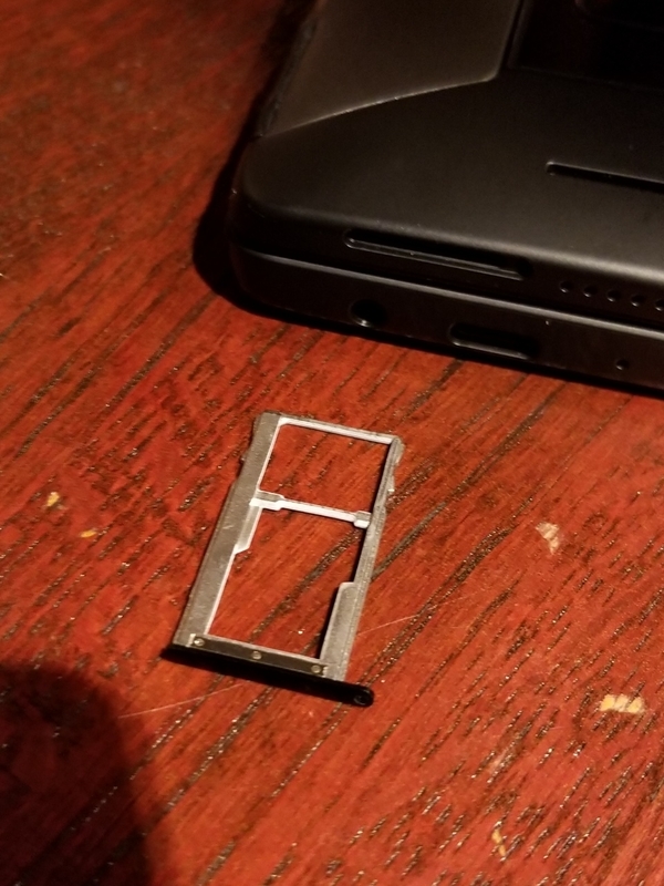 【Cosmo Communicator】発売前にユーザーイベントで初披露。サブ液晶、デュアルSIM、eSIM、キーボードバックライト、高速処理 ...