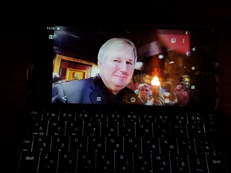 【Cosmo Communicator】発売前にユーザーイベントで初披露。サブ液晶、デュアルSIM、eSIM、キーボードバックライト、高速処理 ...