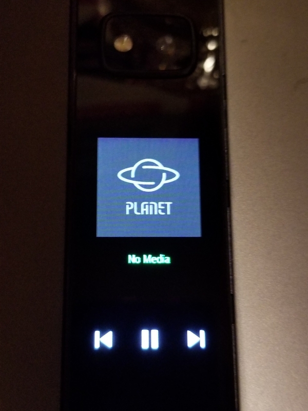 【Cosmo Communicator】発売前にユーザーイベントで初披露。サブ液晶、デュアルSIM、eSIM、キーボードバックライト、高速処理 ...