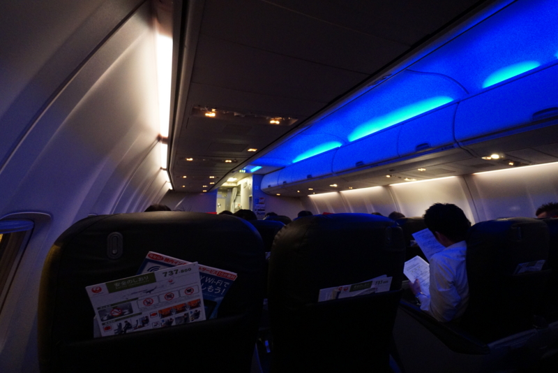 足元広々！ JAL150便・青森→東京羽田・搭乗記/JL150 AOJ→HND - 世界の果てとエンドレスワンダーラスト