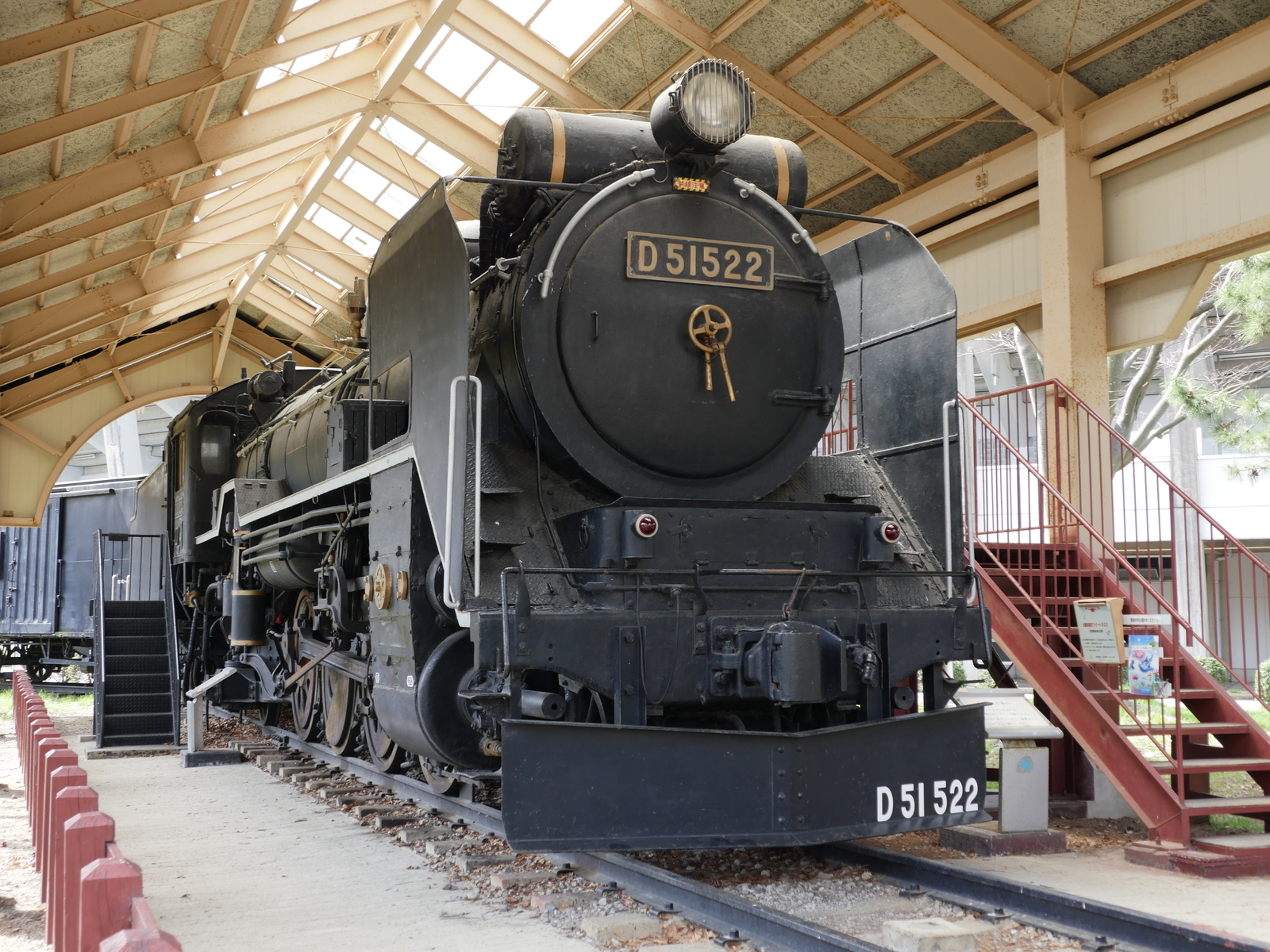 蒸気機関車（D51—522号）と「桜」 - 金沢おもしろ発掘