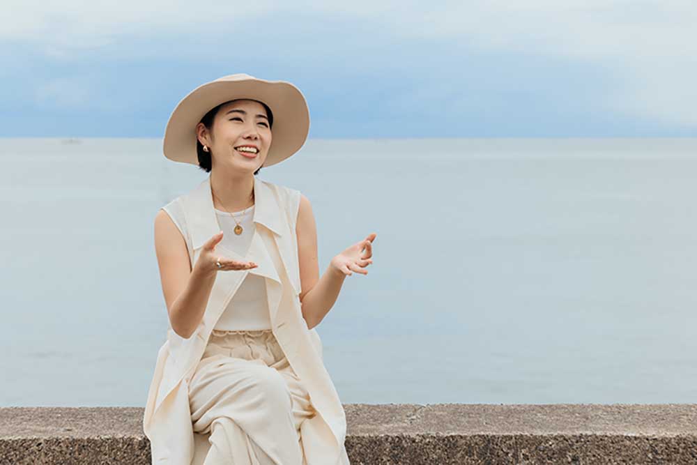 お気に入りの街で車中泊を！ バンライファー・宮本メイさんの旅する暮らし - カエライフ ～ クルマとカスタムで暮らしをカエるーCUSTOM ...