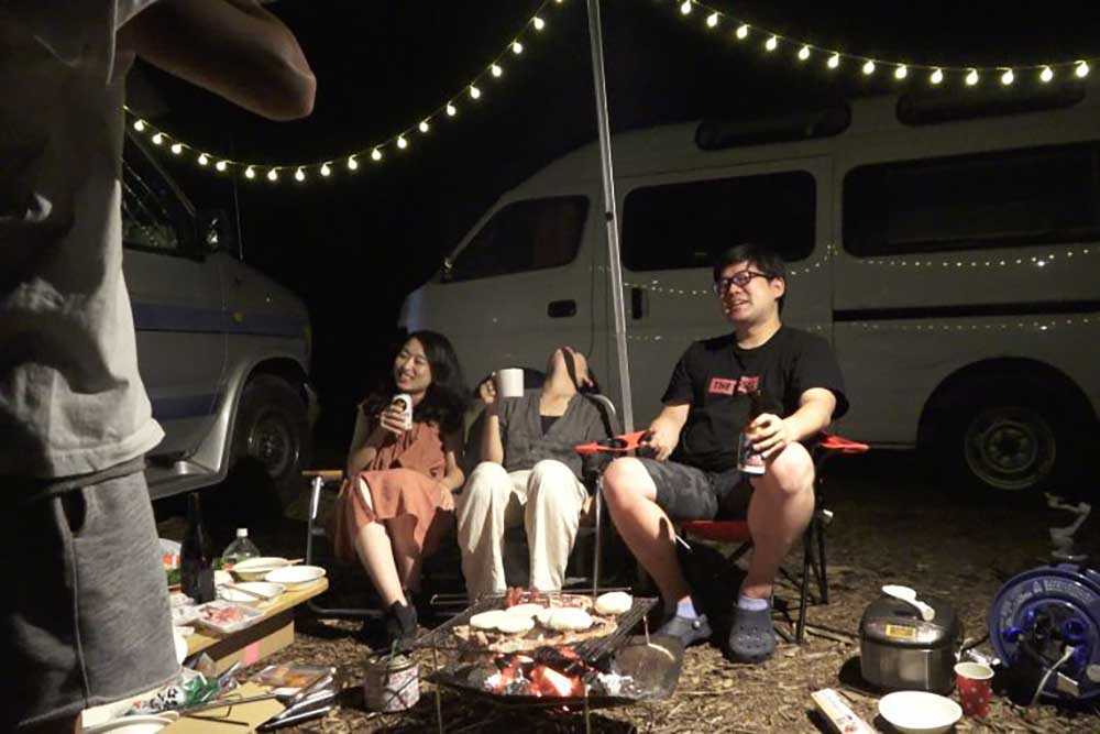 お気に入りの街で車中泊を！ バンライファー・宮本メイさんの旅する暮らし - カエライフ ～ クルマとカスタムで暮らしをカエるーCUSTOM ...