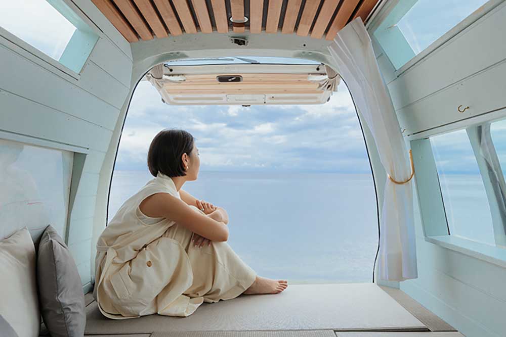 お気に入りの街で車中泊を！ バンライファー・宮本メイさんの旅する暮らし - カエライフ ～ クルマとカスタムで暮らしをカエるーCUSTOM ...