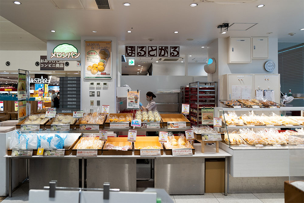 サービスエリア「EXPASA海老名」上り・下りのグルメ完全ガイド！ 世界一のメロンパンやお土産情報も - カエライフ ～ クルマとカスタムで暮らしをカエるーCUSTOM ENJOY LIFE