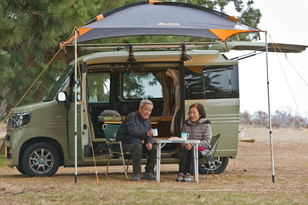 【実例】N-VANエヌバンを車中泊仕様にDIYカスタム！シニア夫婦が軽自動車と旅を楽しむ - カエライフ ～ クルマとカスタムで暮らしをカエる ...