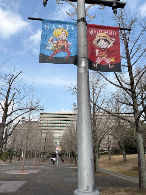 熊本県のワンピースのルフィ像 尾田先生の手形や一味の旗も！ - 平成令和JUMP