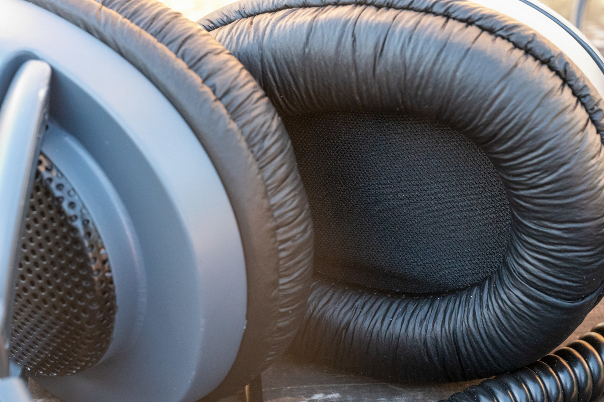 (Monitor Headphones Review) JTS HP-535: Monitor headphones for live sound with a strong sense of ...