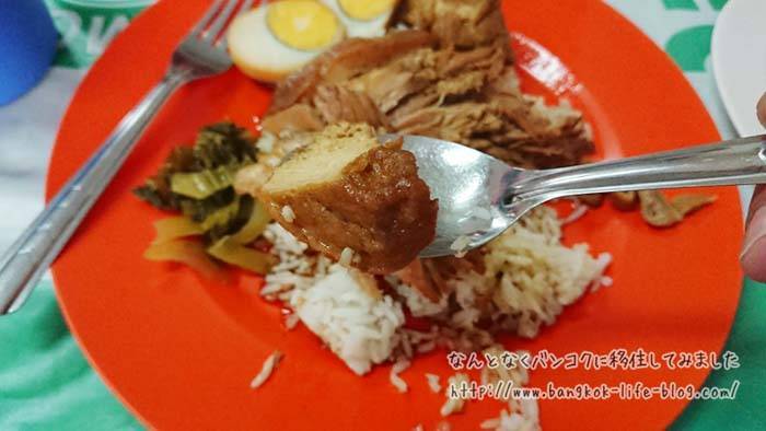 バンコクでおすすめのカオカームー 緑の丼マーク付きの【Chula Pork Leg】 - なんとなくバンコクに移住してみました