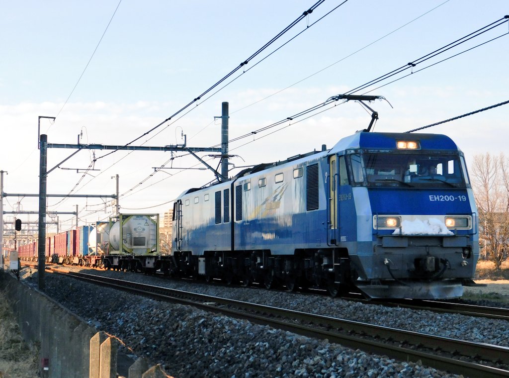 残雪を載せて走る遅延2088レ貨物列車 - kazuhiko19680908’s blog