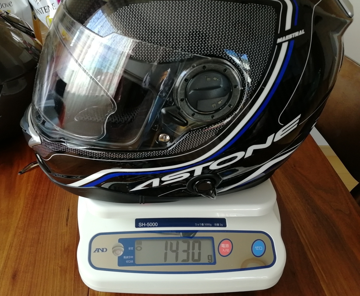 【コスパ最強】ASTONEのカーボンヘルメット｢GT-1000F｣に変えたら頭痛と肩凝りが激的に改善した - ～バイク時々曇り～keBosuke blog