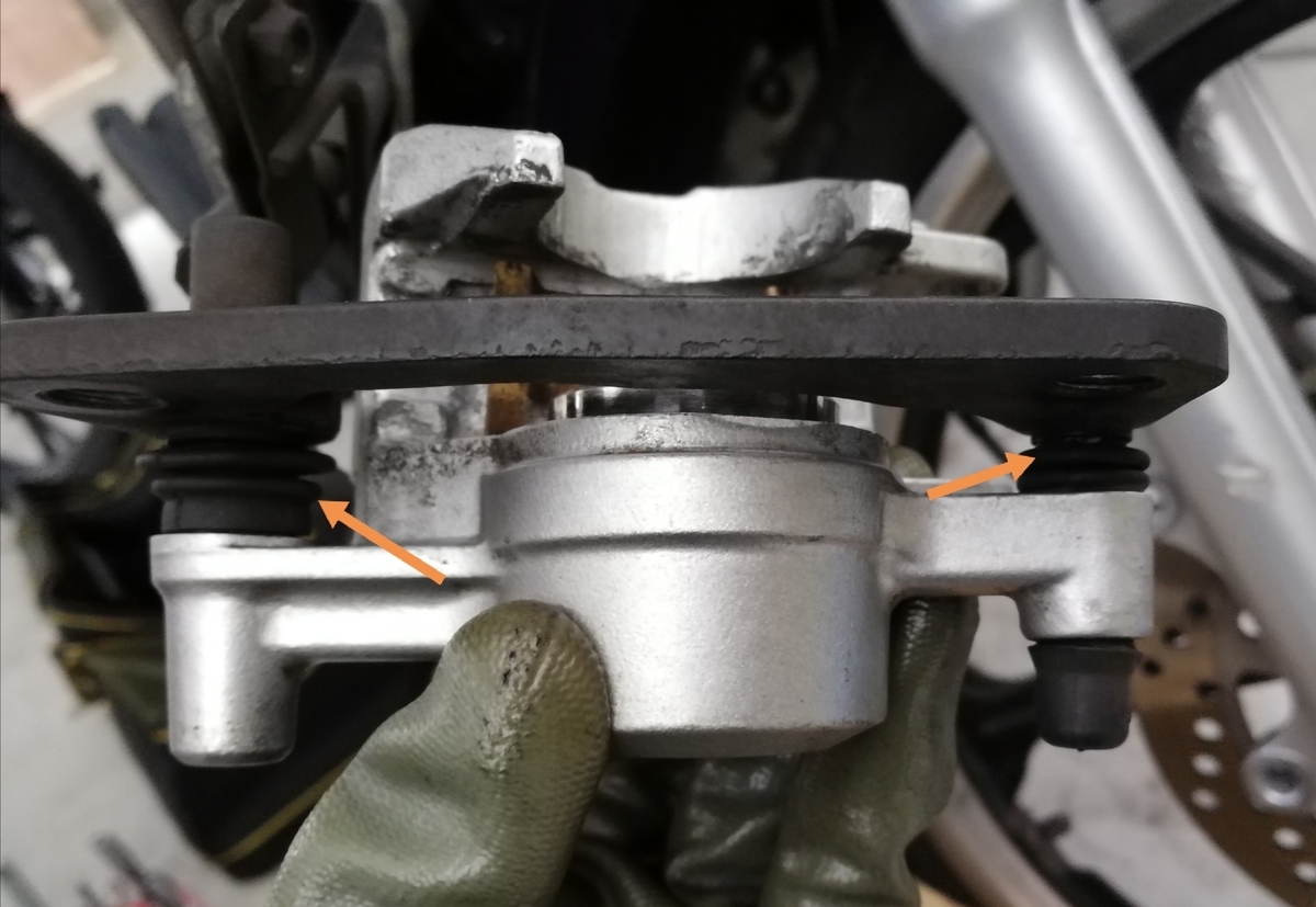 【T115】ブレーキキャリパーの清掃&グリスアップ【メンテナンス】 - ～バイク時々曇り～keBosuke blog
