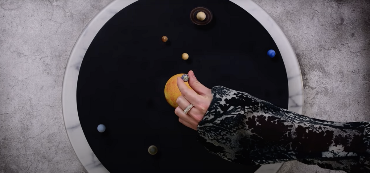 【ガジェットインテリア】宇宙を自宅で楽しむ新体験！リアルタイムで動く惑星が楽しめるSFインテリア「Quantum Solar System」 - ちょいゆたblog