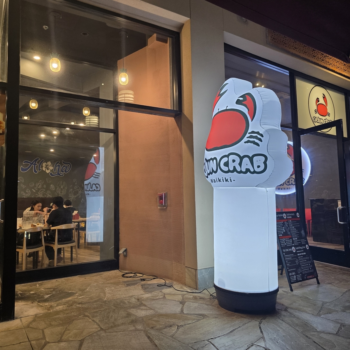 エビ蟹をいやというほど食べられる『ワイキキ・ケイジャンクラブ』とポキの人気店『MAGURO SPOT』【2026 Hawaii ...