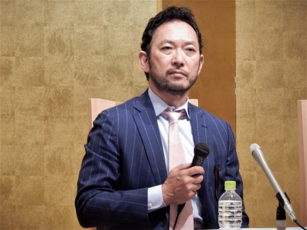 日比遊一 Yuichi Hibi - 男の痰壺