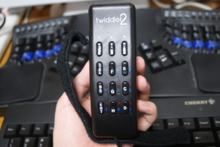片手キーボード Twiddler 2.1 買ってみた - とりあえず暇だったし何となくはじめたブログ