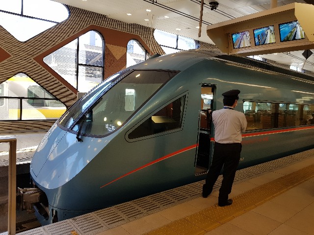 小田急のロマンスカーを乗り比べる（新宿～小田原） - kinakoの便所の落書き