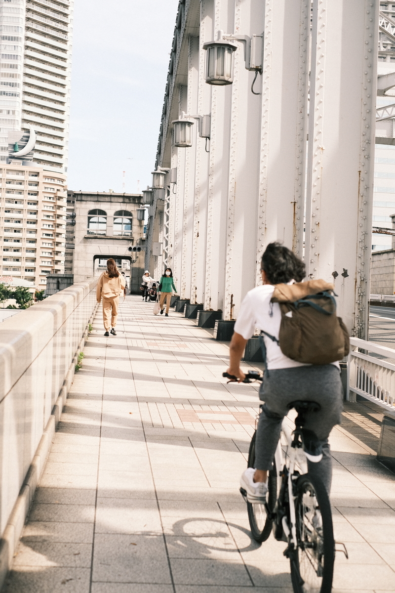 肥満との向き合いに慣れてない家族 - 4階建ての2階部分