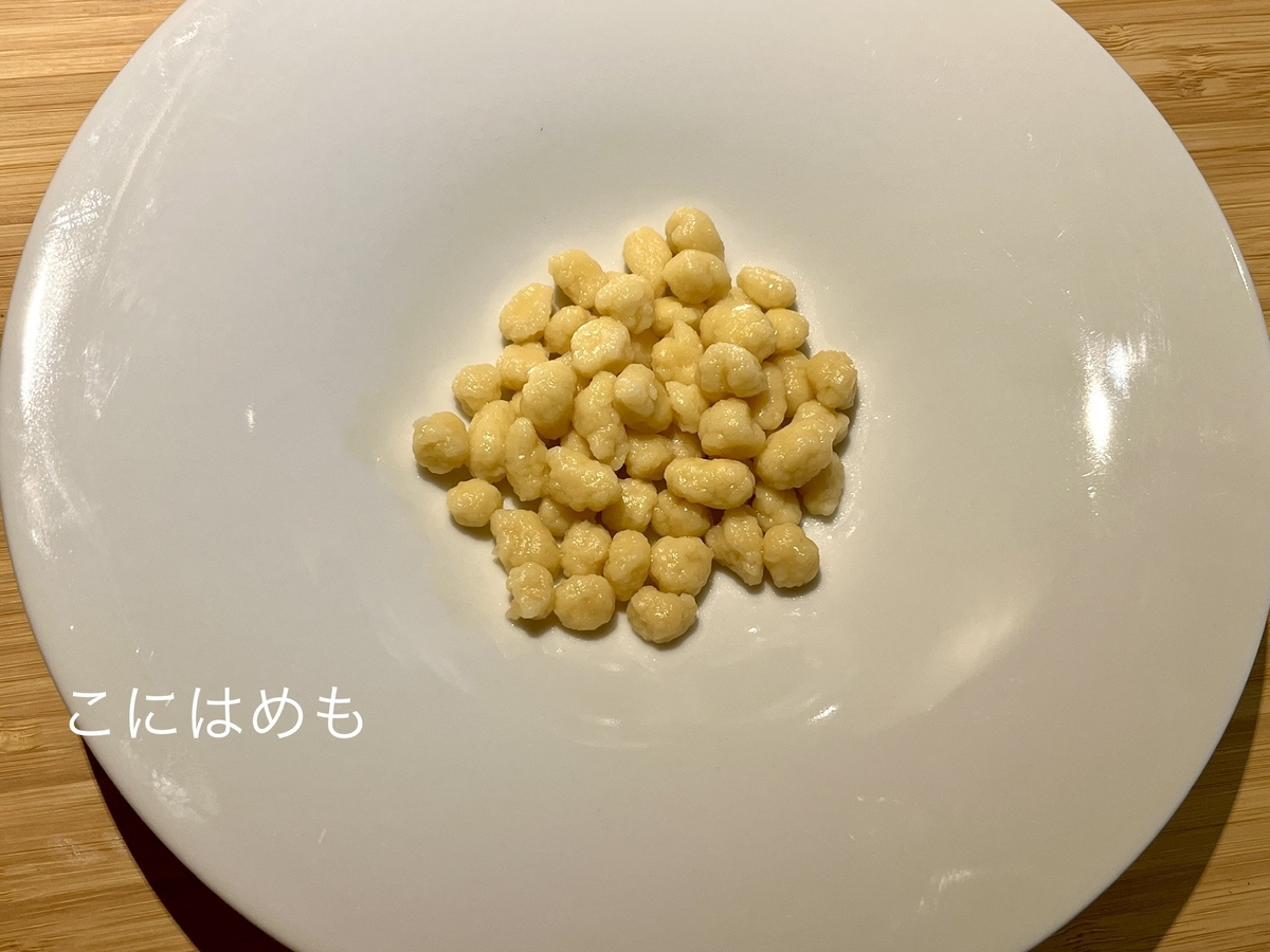 【ハンガリー料理】ハンガリー人の友人直伝！寝かせて作る手作りのパスタ「Csipetke:チペトケ」作り方・レシピ。 - こにはめも