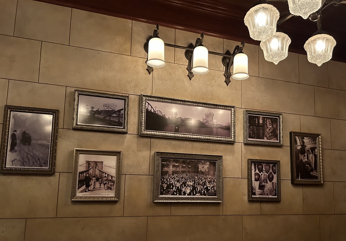 タワー・オブ・テラー内プロップス：ハイタワー三世の冒険・記念写真 - タワー・オブ・テラー：アトラクション内プロップス