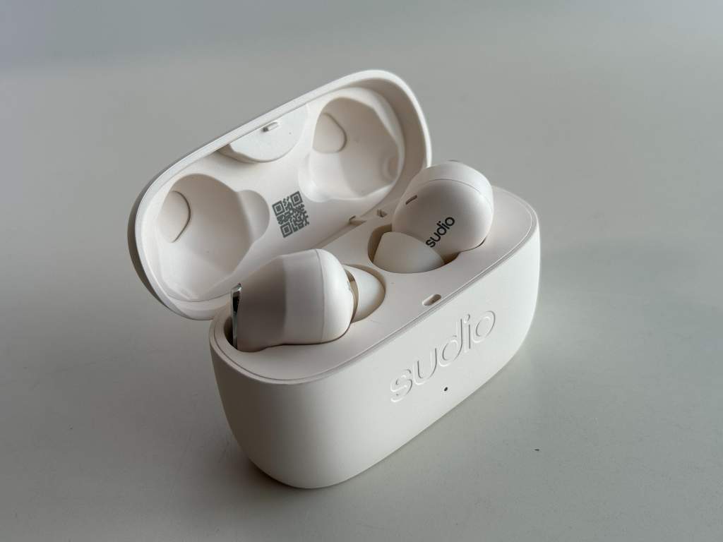 【Sudio E3 レビュー】バランスのとれた音質と上質なデザインを追求 - +ログ