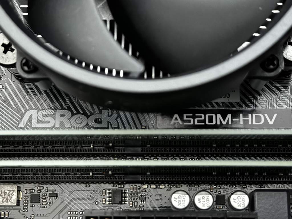 【マイニングベース 3000円引きクーポン】8万円台で買える格安ゲーミングPC【ASTROMEDA MICRO】 - +ログ