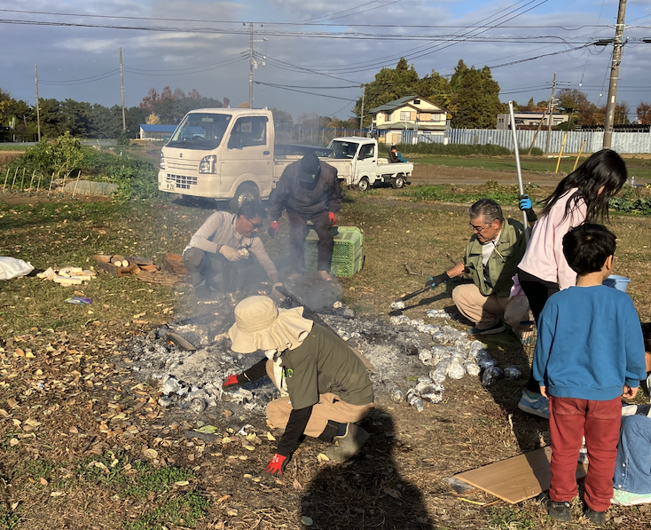 赤羽根の広っぱで「芋掘り」と「焼き芋」 - こわだまち協ブログ