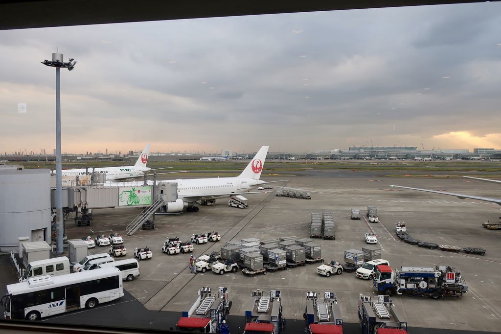 JAL JL523 羽田ー新千歳 - Spice Up Your Life