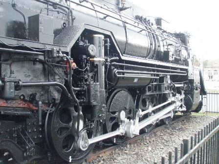豊浦町のSL保存機 D51 953（旧胆振縦貫鉄道 D5104) ギースル・エジェクタ煙突の珍しい一両 - 藻岩颪に豊河の流れ。