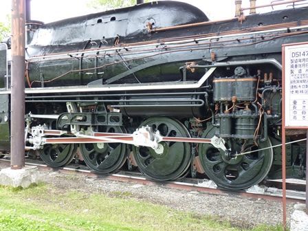 岩見沢市のSL保存機 C57 144とD51 47 - 藻岩颪に豊河の流れ。