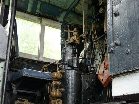 岩見沢市のSL保存機 C57 144とD51 47 - 藻岩颪に豊河の流れ。