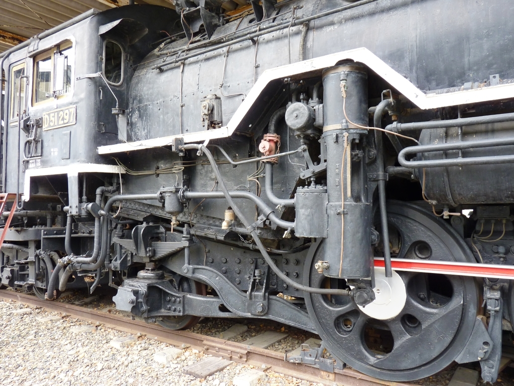 滝川市 滝川市文化公園のSL保存機 D51 297 - 藻岩颪に豊河の流れ。