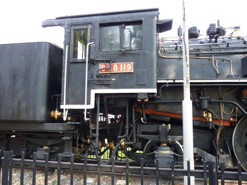 北見市 SL広場のSL保存機 C58 119とD51 444 - 藻岩颪に豊河の流れ。