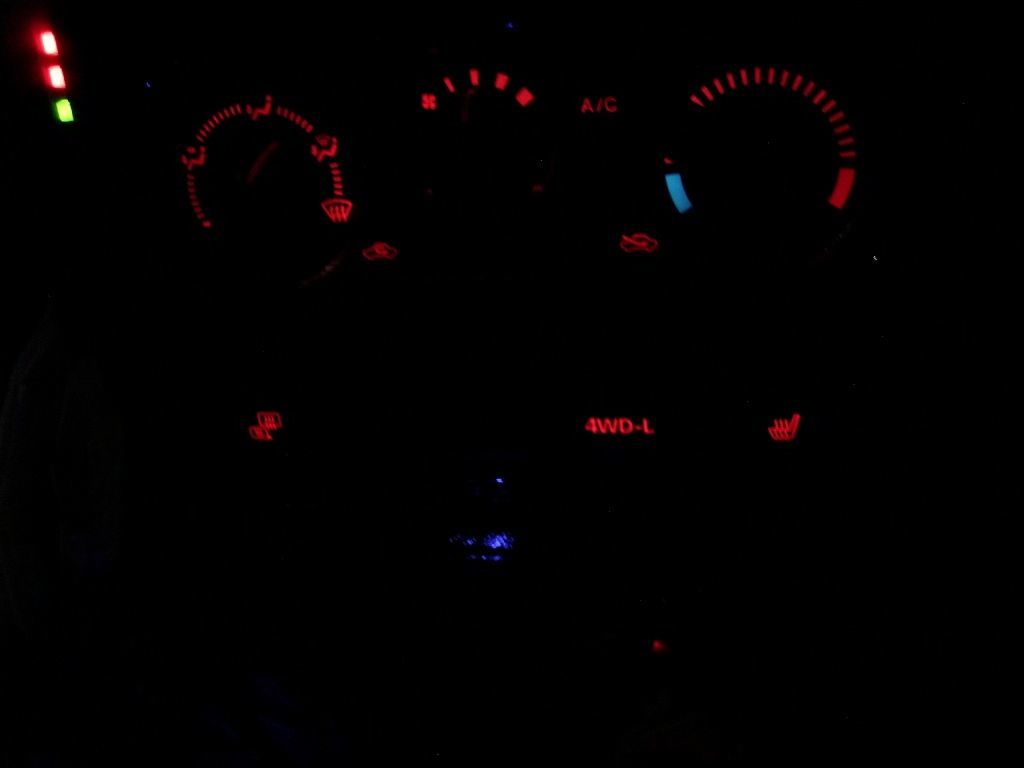 ジムニー JB23W 9型 4WD切り替えスイッチの照明が切れたのでLEDに交換 - 藻岩颪に豊河の流れ。