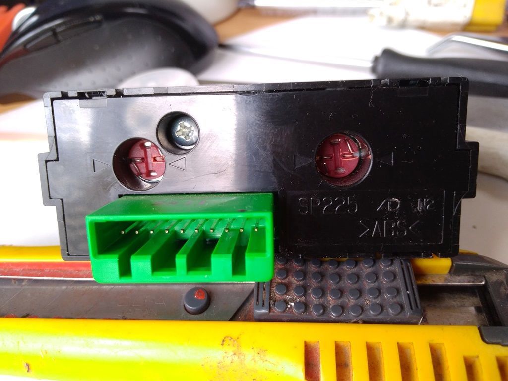 ジムニー JB23W 9型 4WD切り替えスイッチの照明が切れたのでLEDに交換 - 藻岩颪に豊河の流れ。