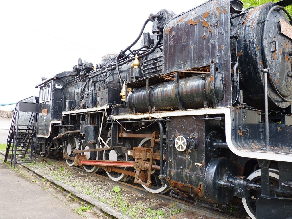 虻田郡倶知安町 文化福祉センターのSL保存機 9600形79615 二つ目のキューロクで有名でしたが今は欠損 - 藻岩颪に豊河の流れ。