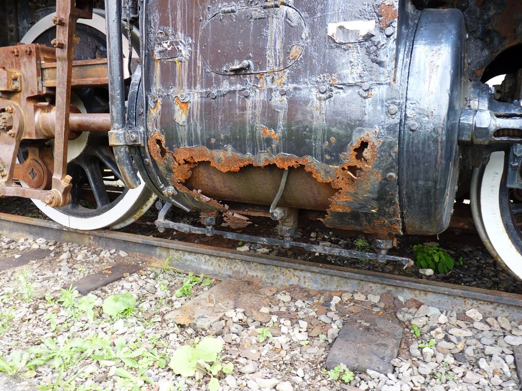 虻田郡倶知安町 文化福祉センターのSL保存機 9600形79615 二つ目のキューロクで有名でしたが今は欠損 - 藻岩颪に豊河の流れ。