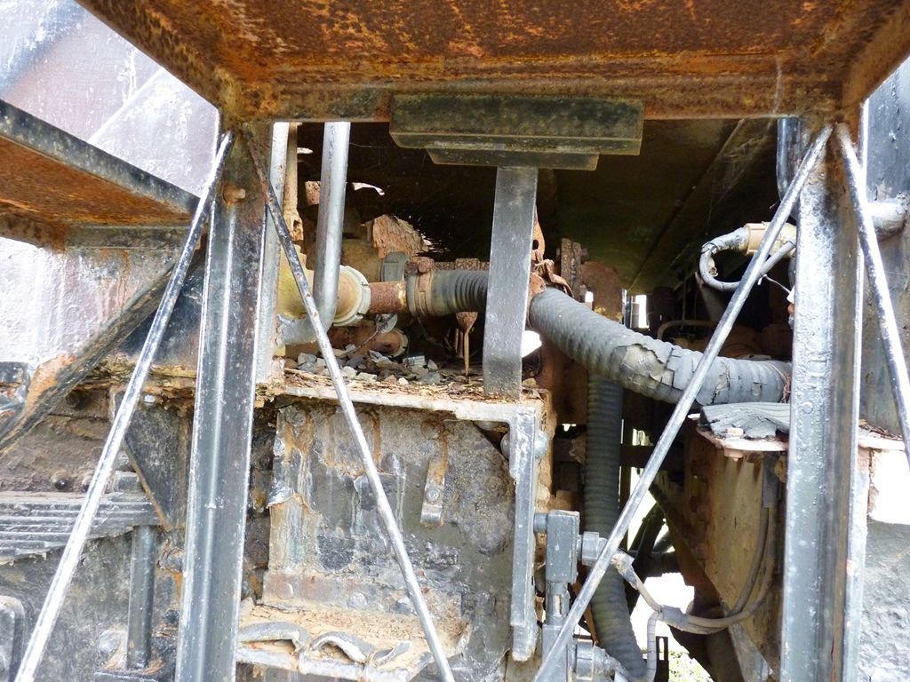 虻田郡倶知安町 文化福祉センターのSL保存機 9600形79615 二つ目のキューロクで有名でしたが今は欠損 - 藻岩颪に豊河の流れ。