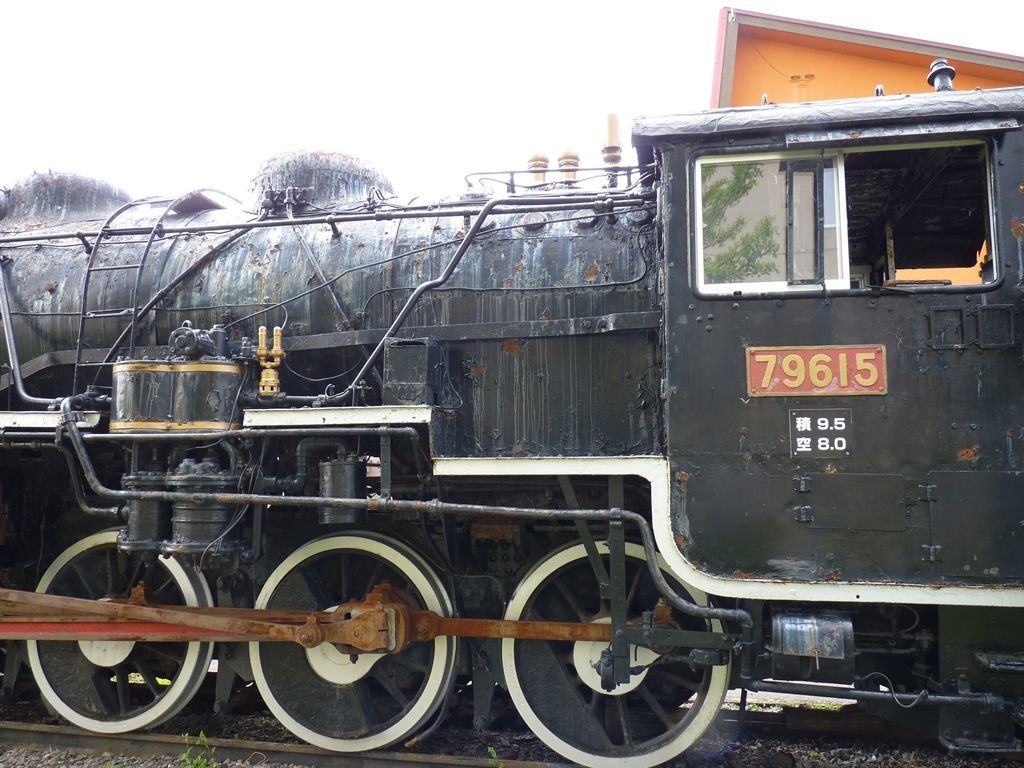 虻田郡倶知安町 文化福祉センターのSL保存機 9600形79615 二つ目のキューロクで有名でしたが今は欠損 - 藻岩颪に豊河の流れ。