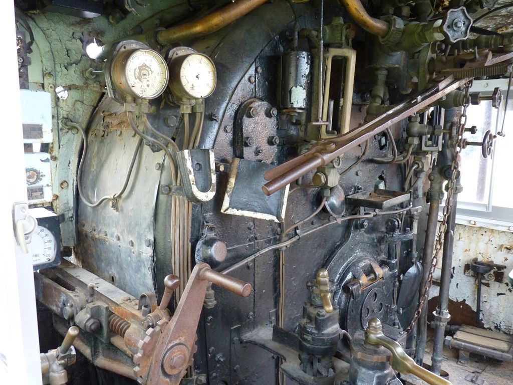 虻田郡倶知安町 文化福祉センターのSL保存機 9600形79615 二つ目のキューロクで有名でしたが今は欠損 - 藻岩颪に豊河の流れ。